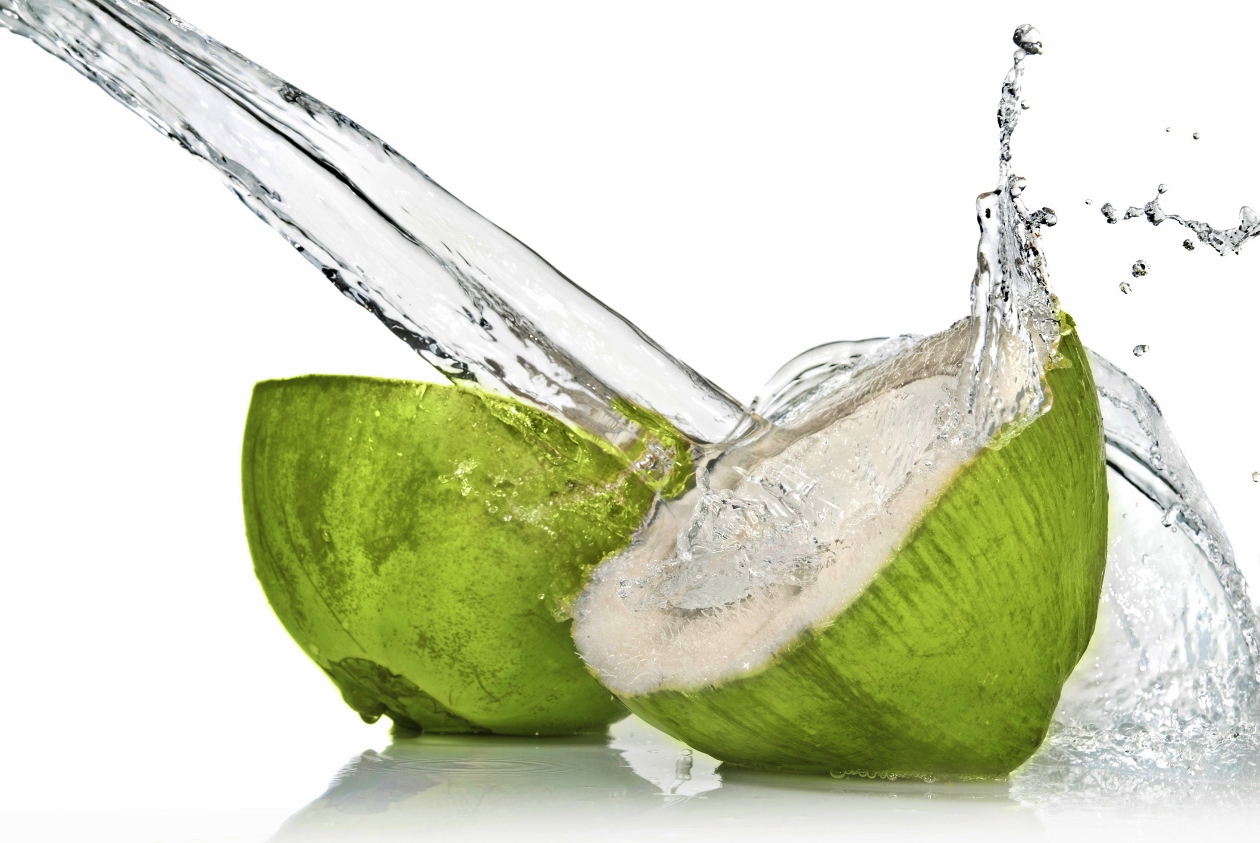El poder del agua de coco - EAT & FIT