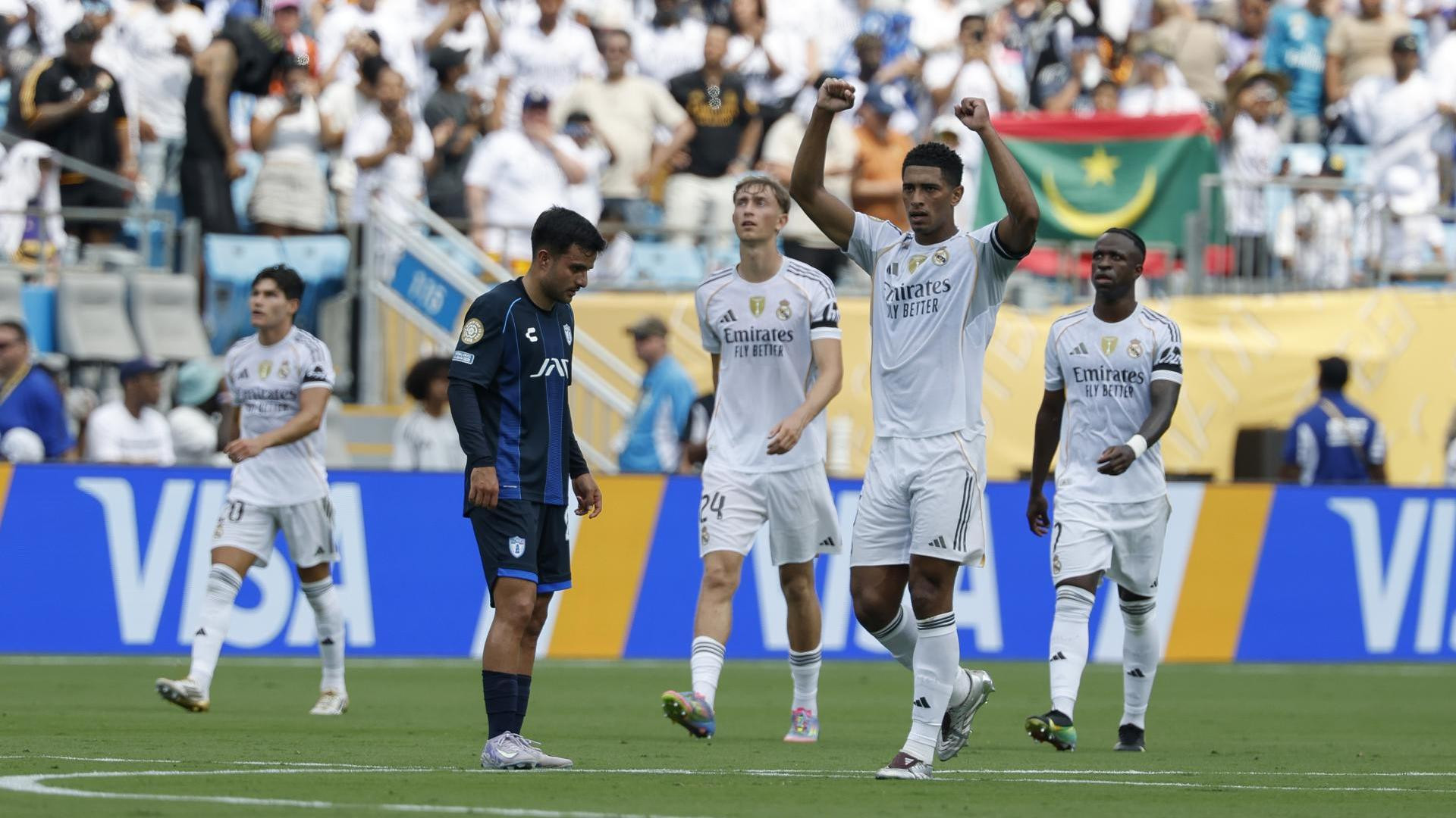 El Real Madrid salva la expulsión de Asencio y se acerca a los octavos ...