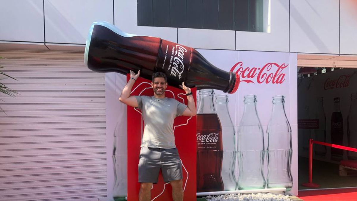 Heri Frade visita la Feria de Muestras de Asturias y brinda con Coca-Cola