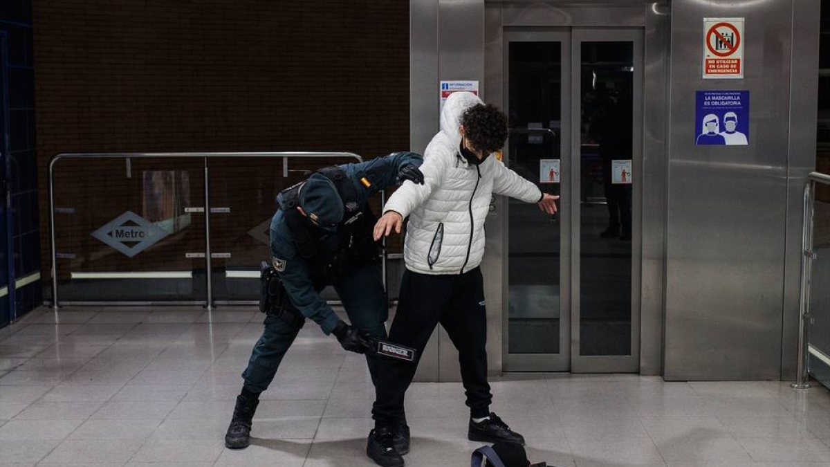 Golpe a las bandas latinas: cae en una redada uno de los aparatos de ...