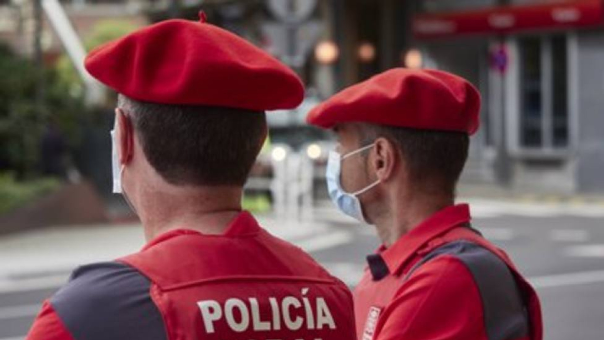 Paran a un coche por ir a 181 km/h y lo acaban escoltando al hospital ...