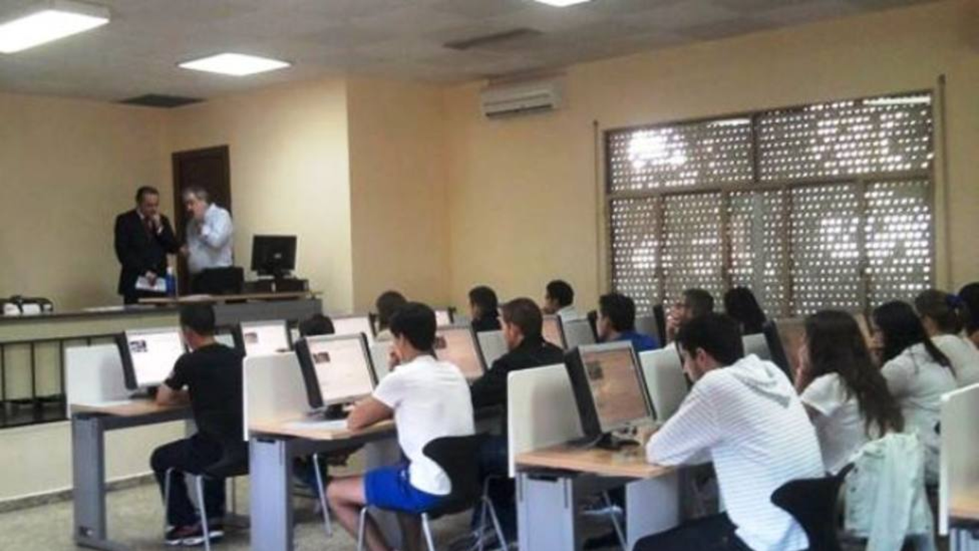 El PP denuncia que Mérida pierde los exámenes teóricos de la DGT por la ...