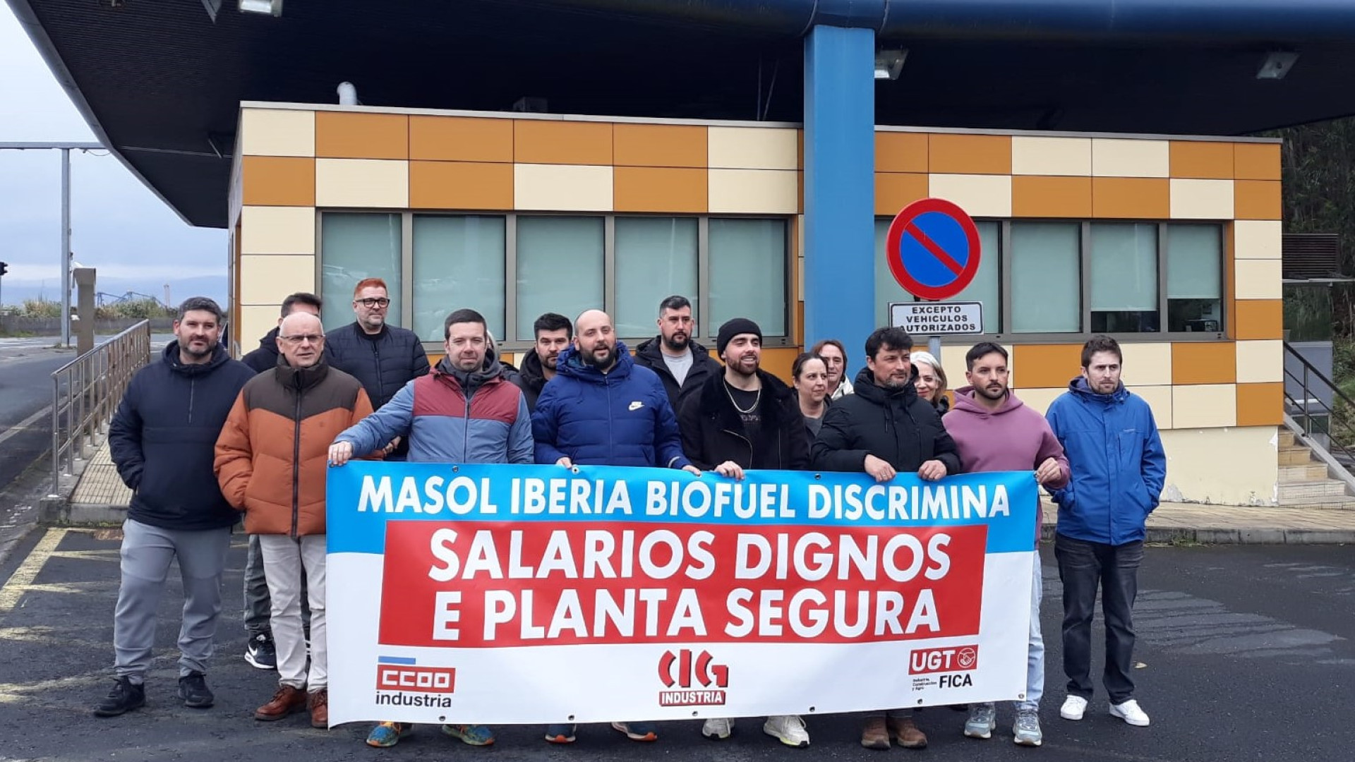 Los trabajadores de Masol Iberia Biofuel de Ferrol se concentran para reclamar mejoras salariales