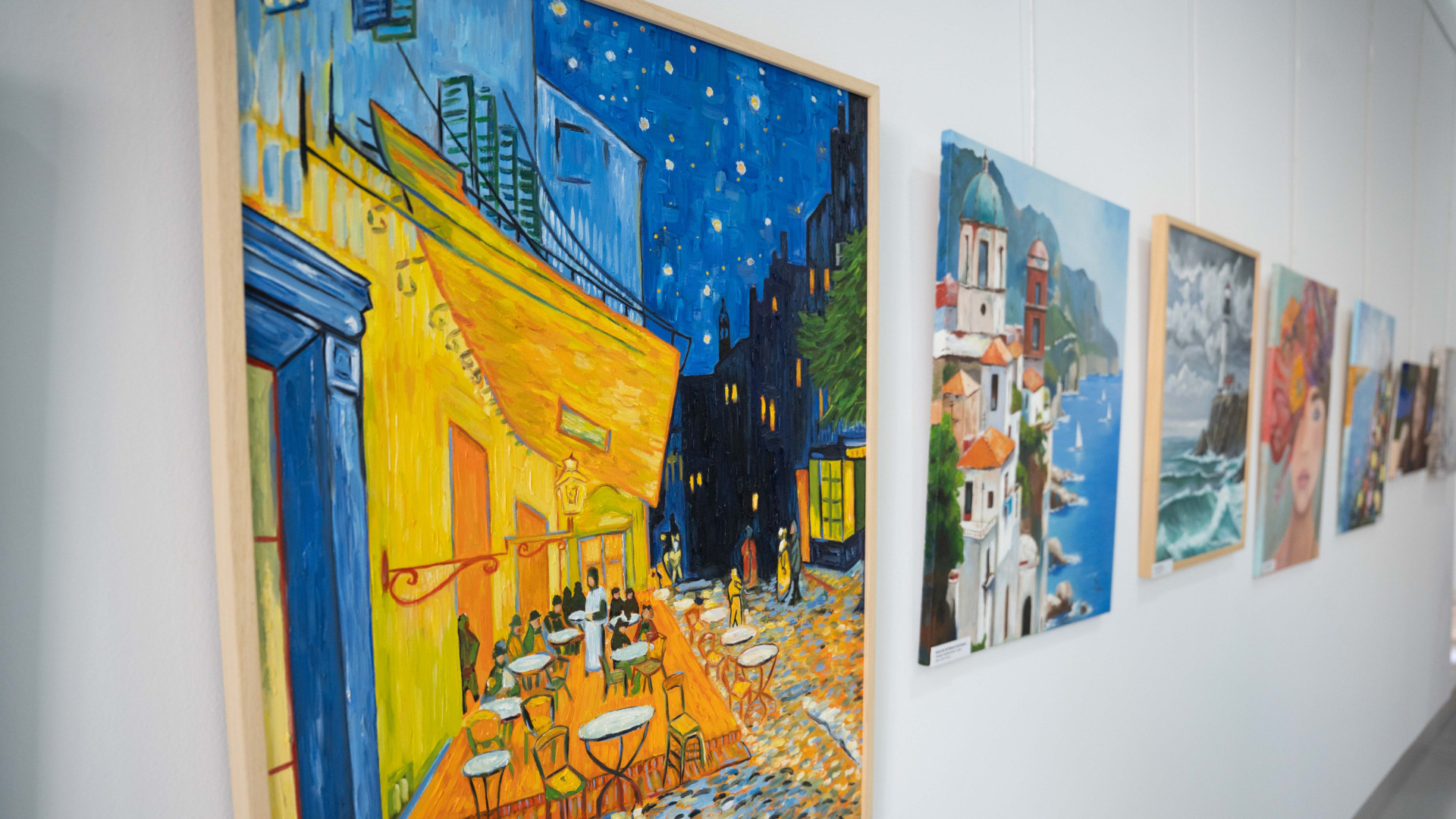 El arte almeriense brilla en la Sala Jayrán con una nueva exposición