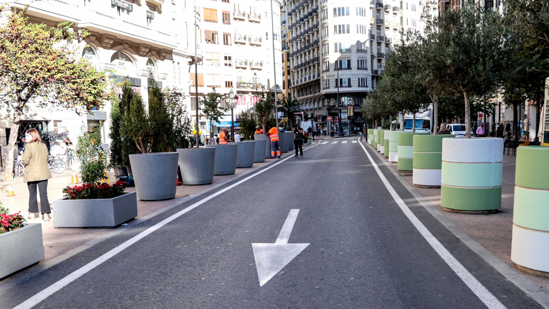 Los nuevos maceteros de la plaza del Ayuntamiento de Valencia ...