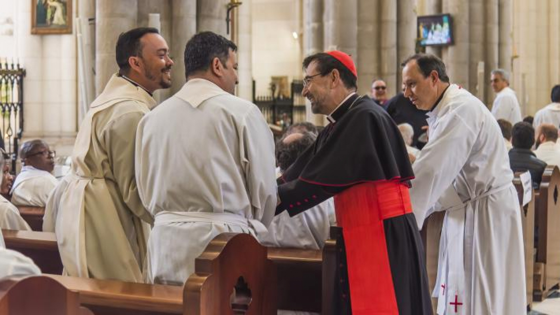 El arzobispo de Madrid, José Cobo, cita a los sacerdotes de la capital ...