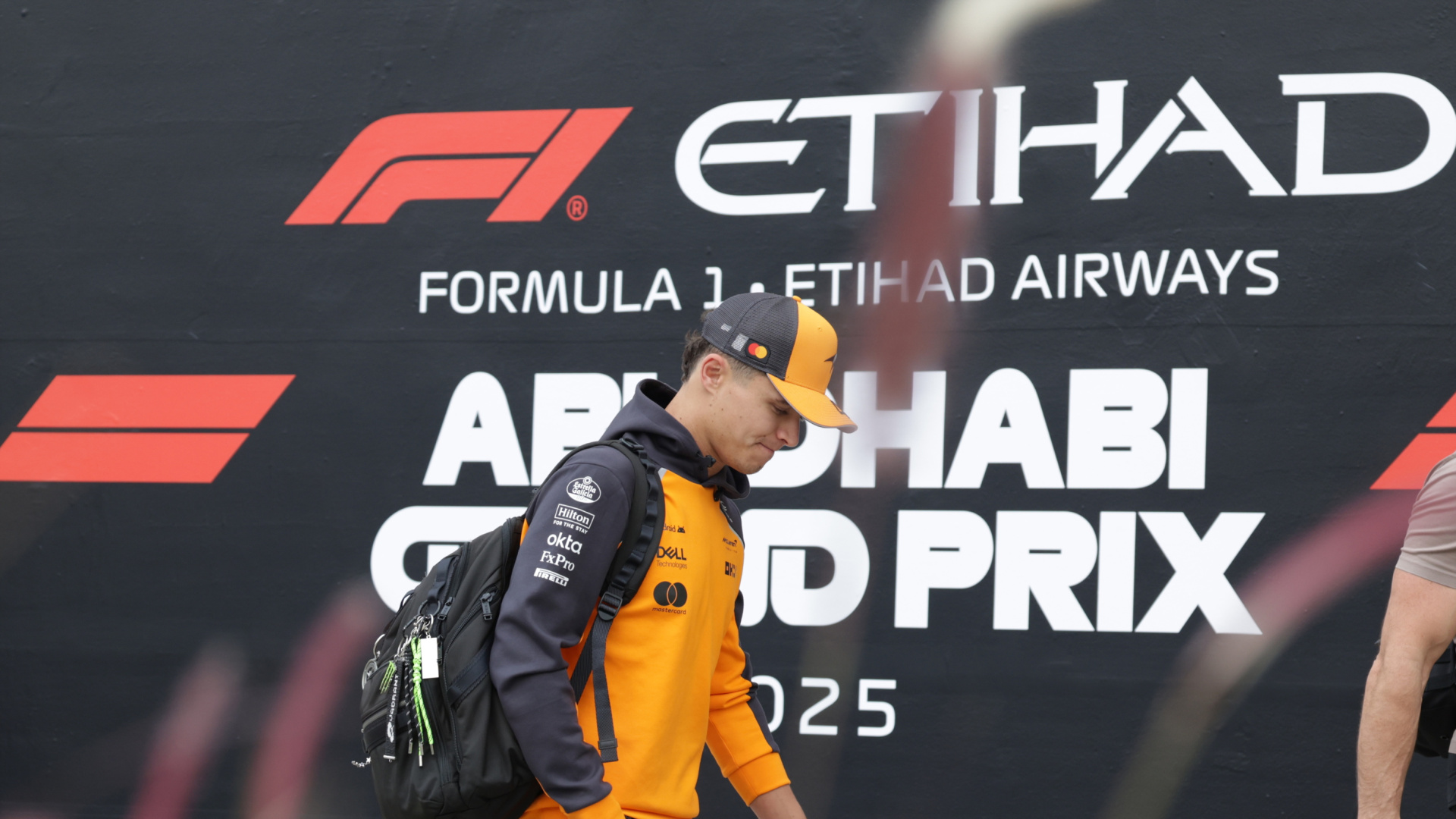 Norris golpea primero en Yas Marina