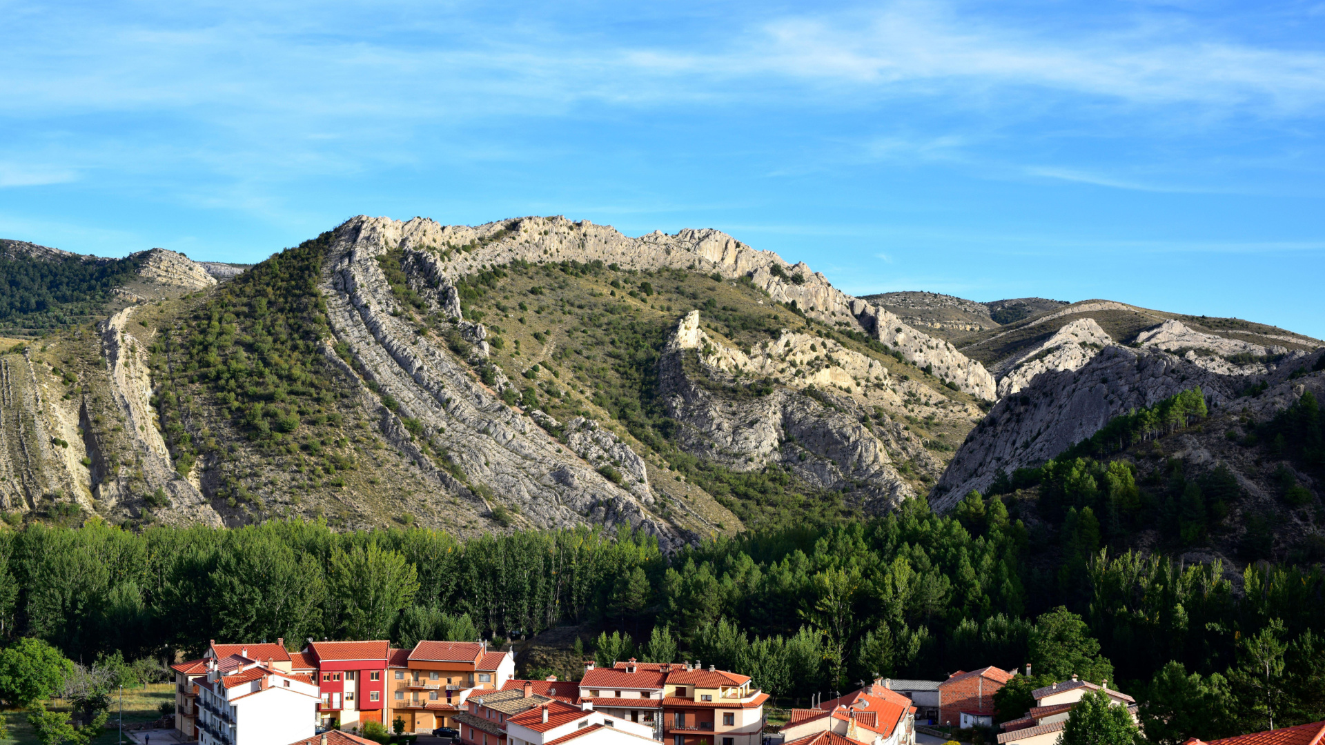 El infravalorado pueblo de la España vaciada que sobrecoge con sus ...